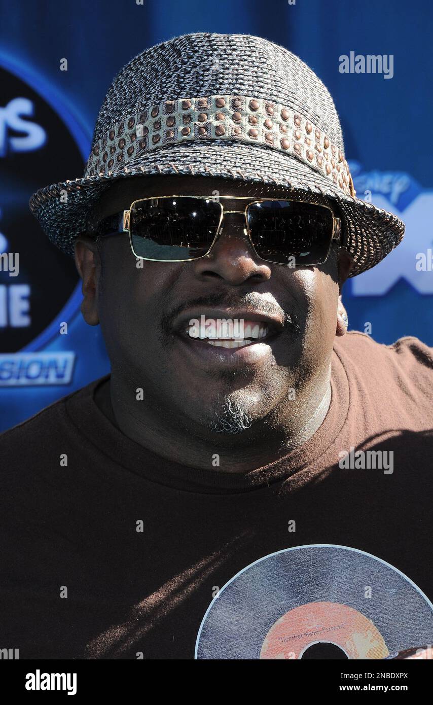 Cedric The Entertainer arrives at the premiere of "Phineas and Ferb ...