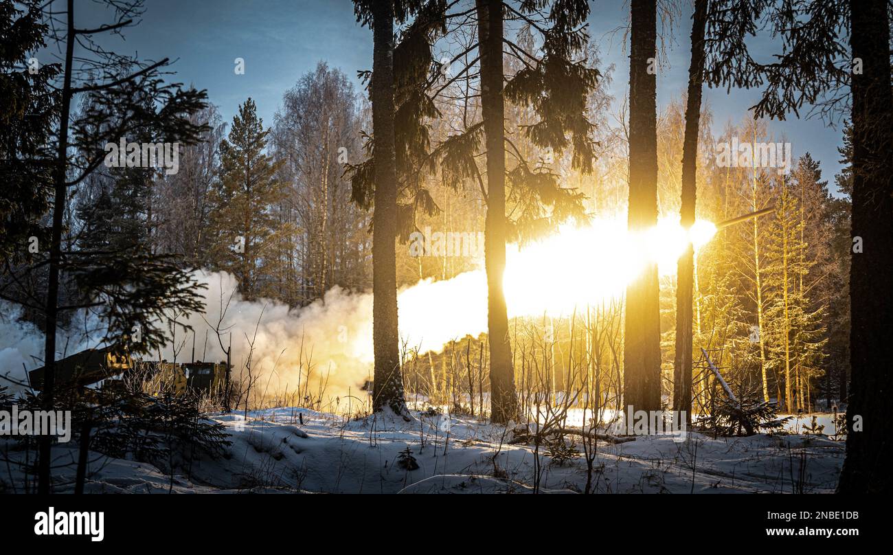 Soldiers assigned to the 14th Field Artillery Regiment, 75th Field ...