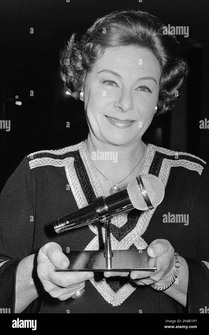 German actress and singer Ilse Werner presents the "Golden Microphone ...