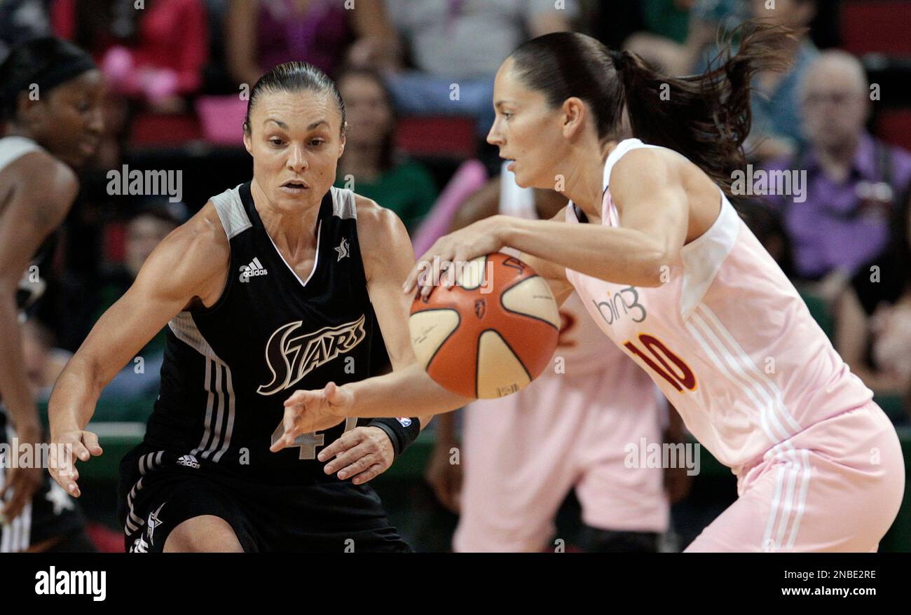 Seattle Storms Sue Bird Right Tries To Get Past San Antonio Silver