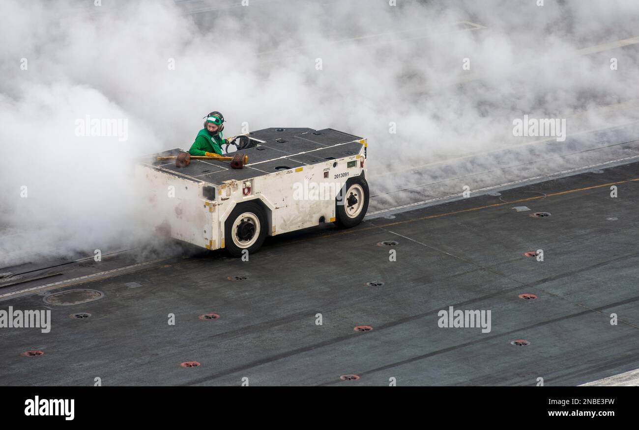 Flight deck tractor hi-res stock photography and images - Alamy