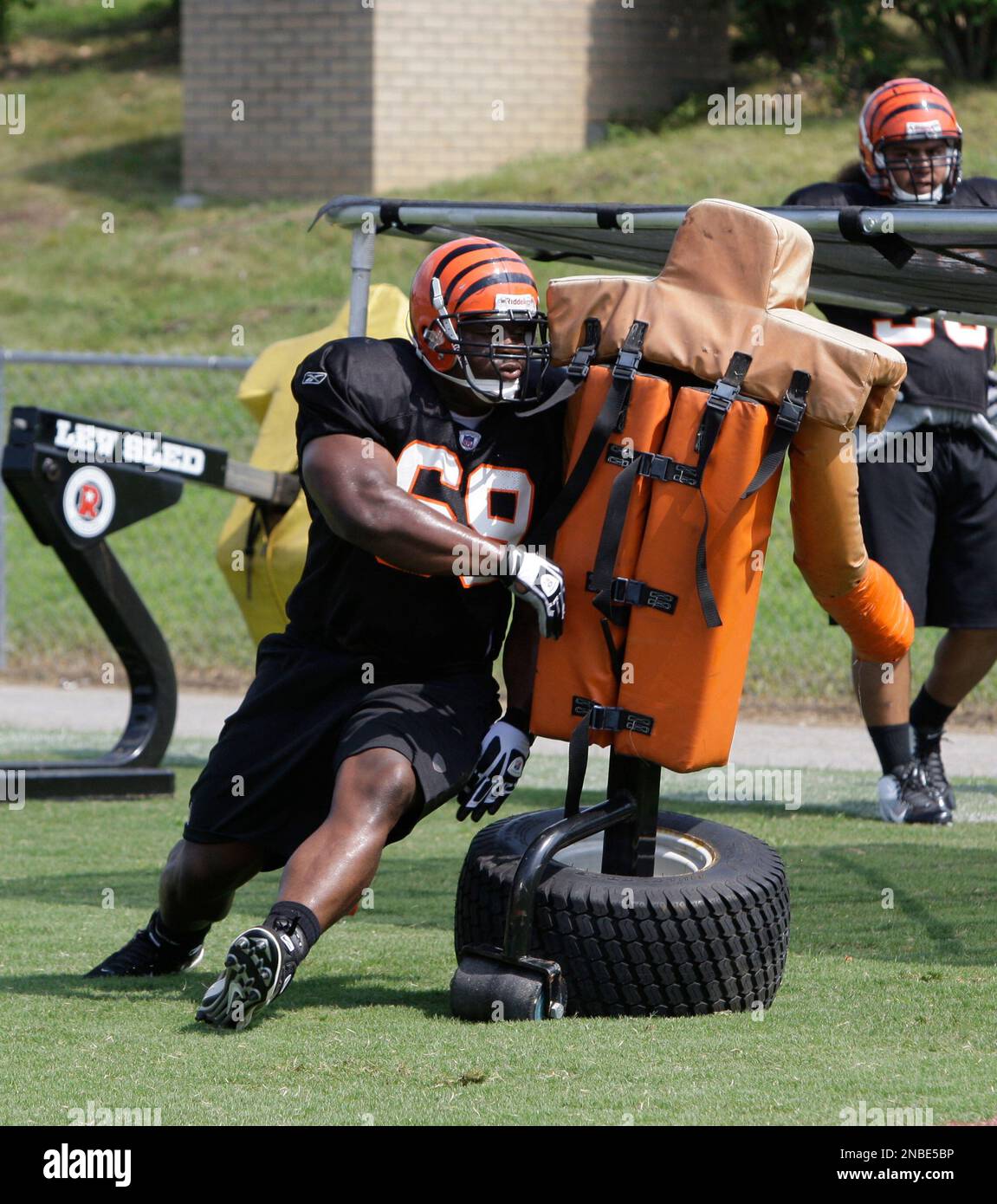 Cincinnati Bengals' defensive tackle Clinton McDonald (69) in action at ...