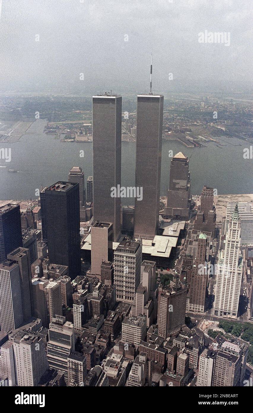 Aerial view of lower Manhattan in New York City in 1985. World Trade ...