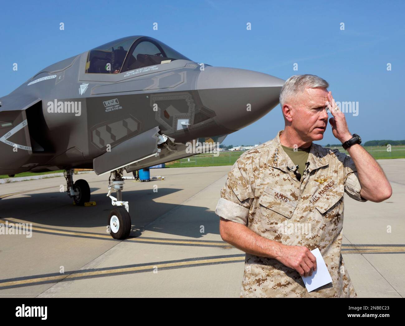Marine Corp Commandant Gen. James Amos pauses while speaking with ...