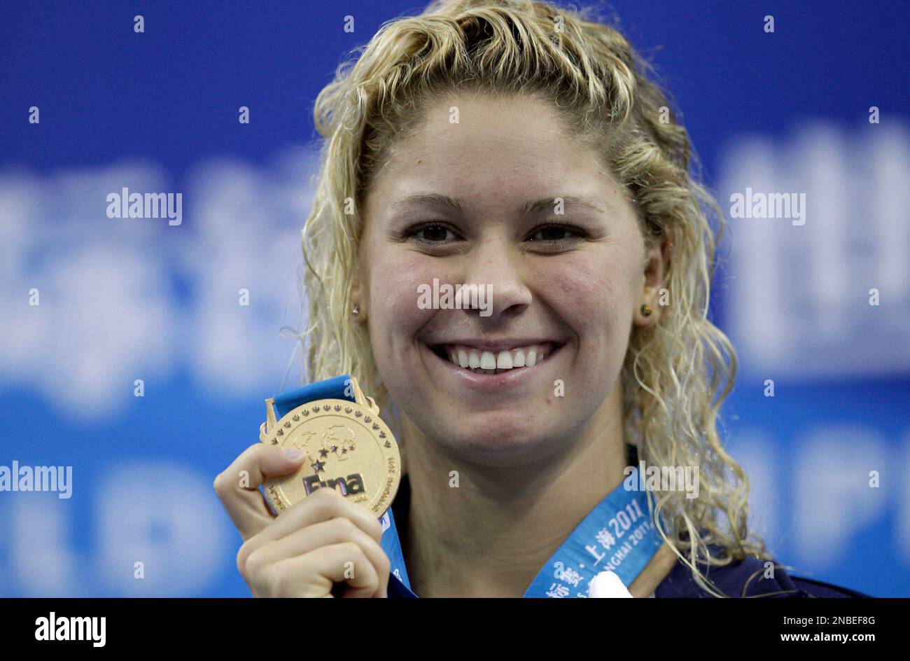 U.S. Elizabeth Beisel shows the gold medal she won in the women's 400m ...