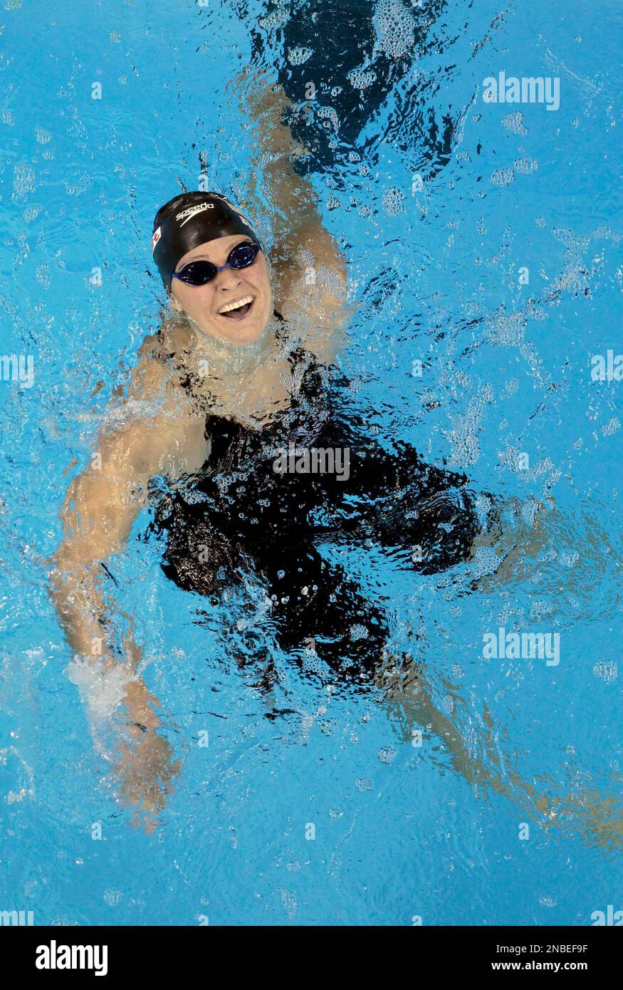 U.S. Elizabeth Beisel celebrates after winning the women's 400m ...