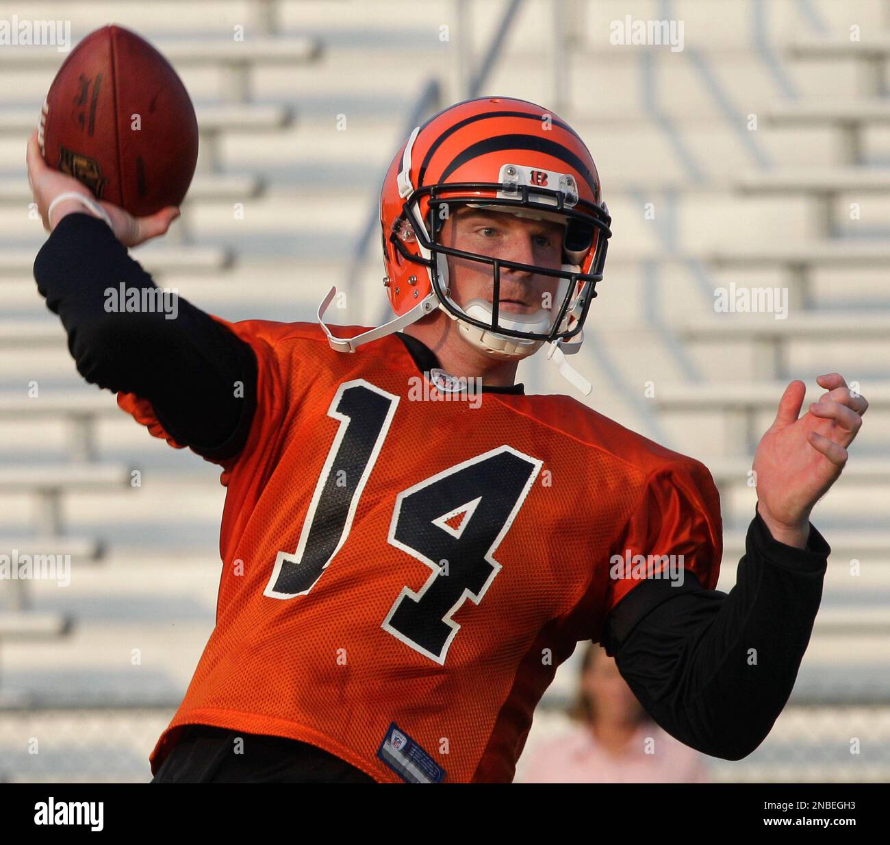 Cincinnati Bengals quarterback Andy Dalton (14) throws during the NFL ...