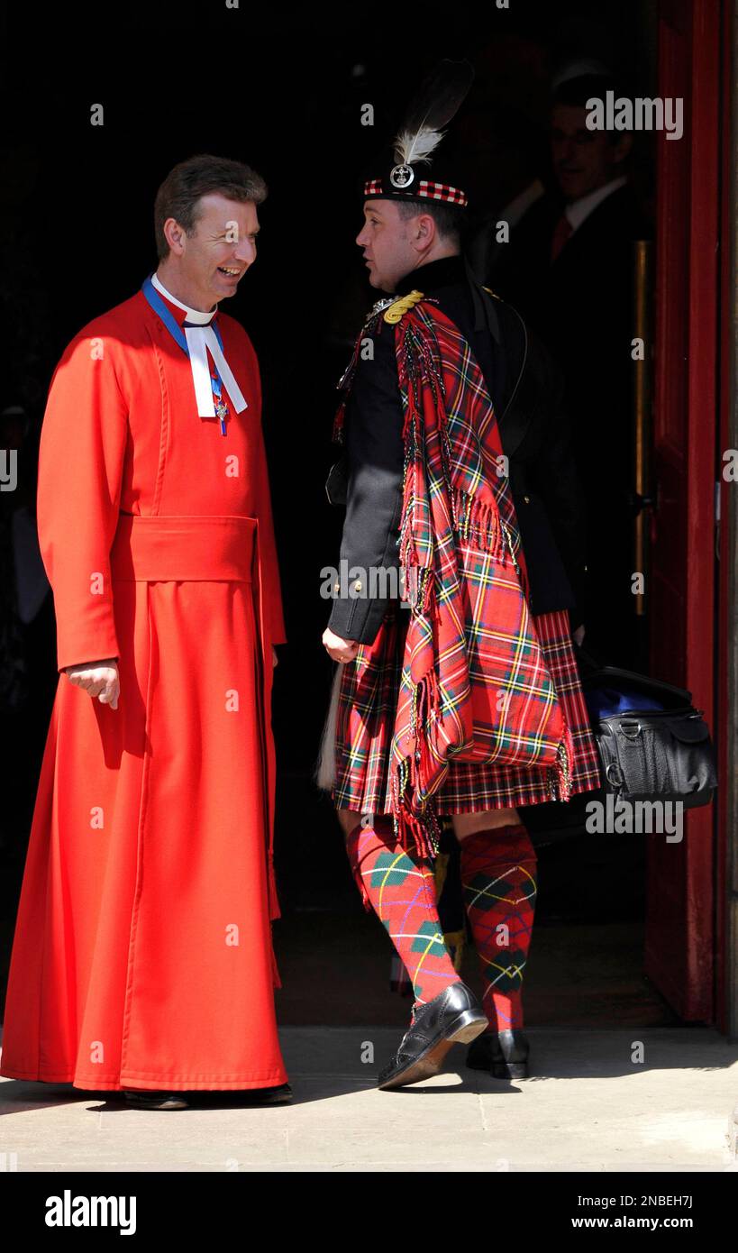 The Pipe Major of Britain's Queen Elizabeth, Derek Potter, right ...