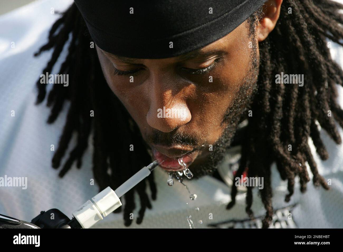 Philadelphia Eagles DB Isaiah Trufant takes a water break during the ...