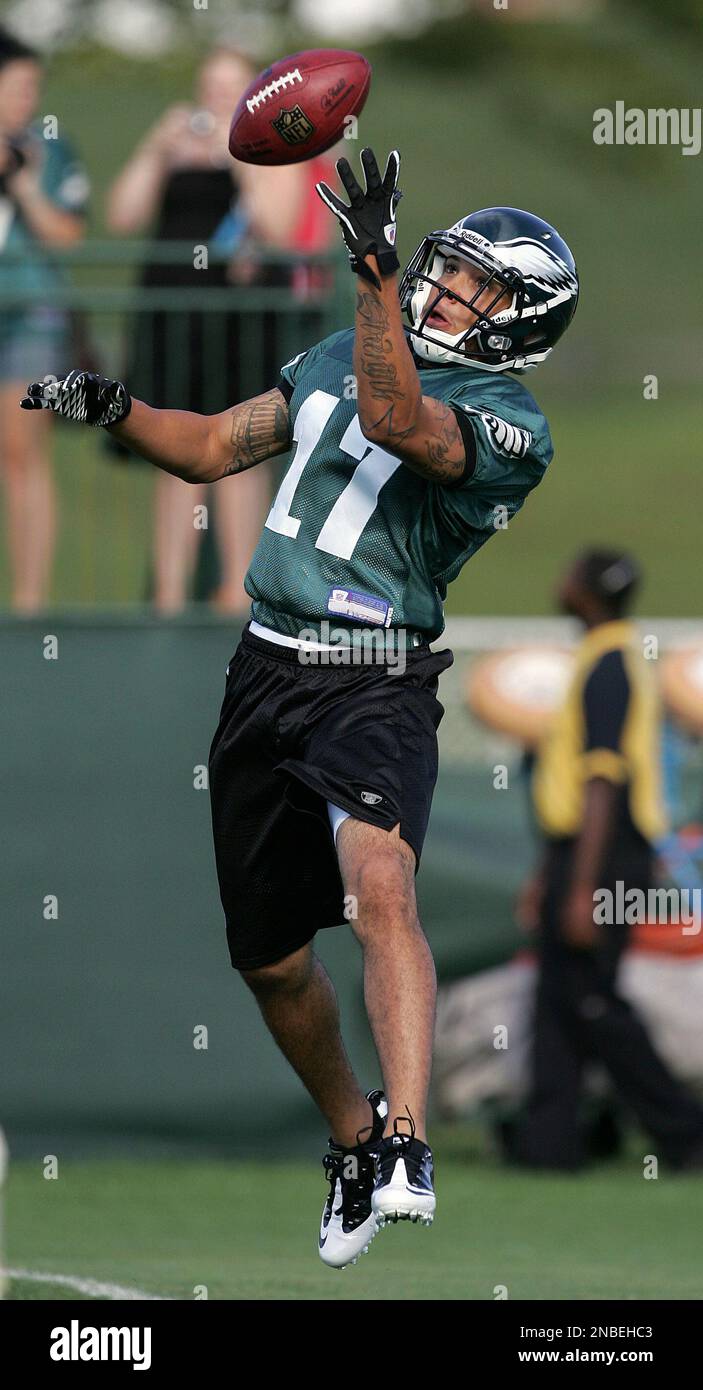 Philadelphia Eagles wide receiver Keith Carlos (17) makes a catch ...