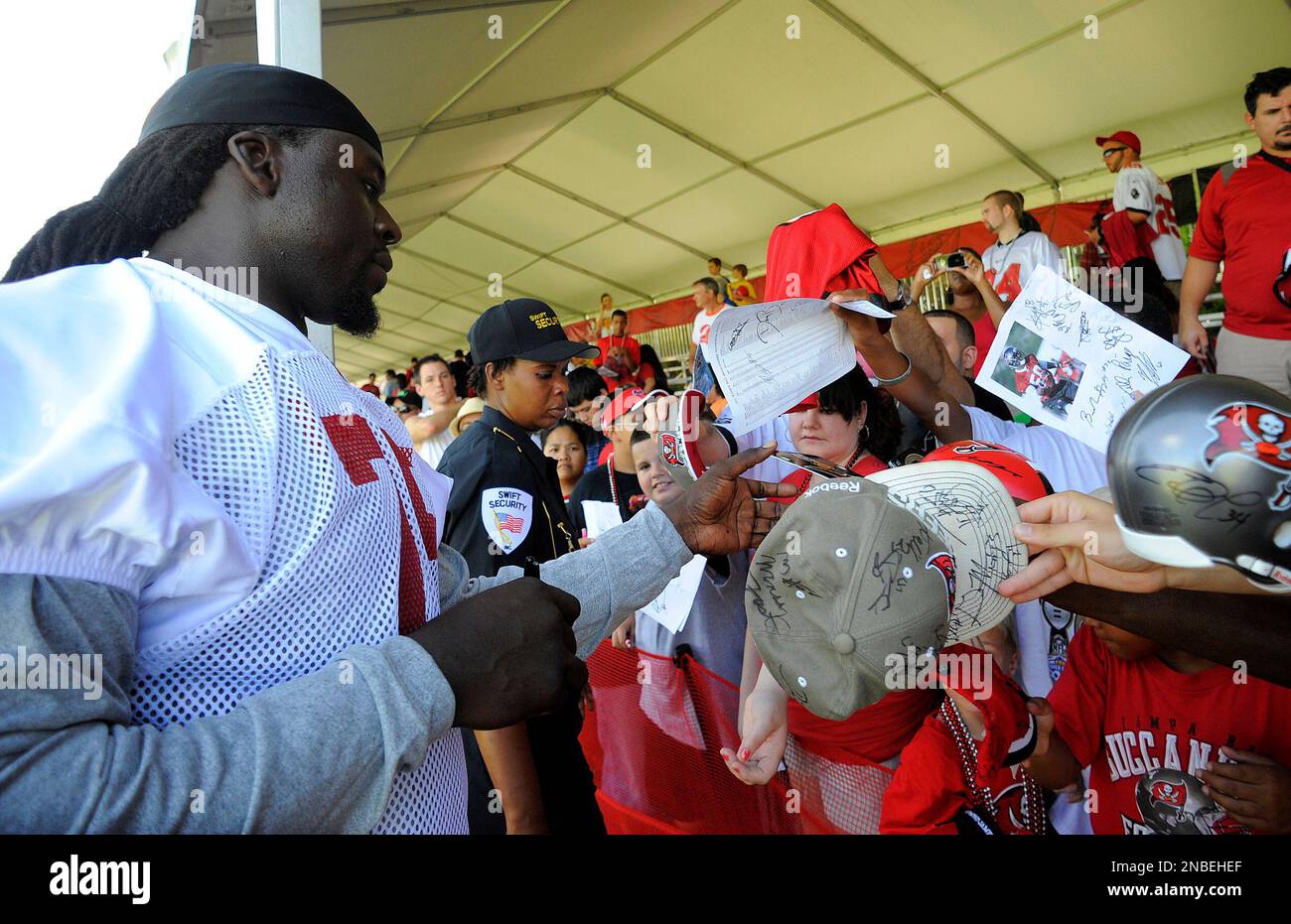 Tampa Bay Buccaneers guard Davin Joseph signs autographs for fans ...