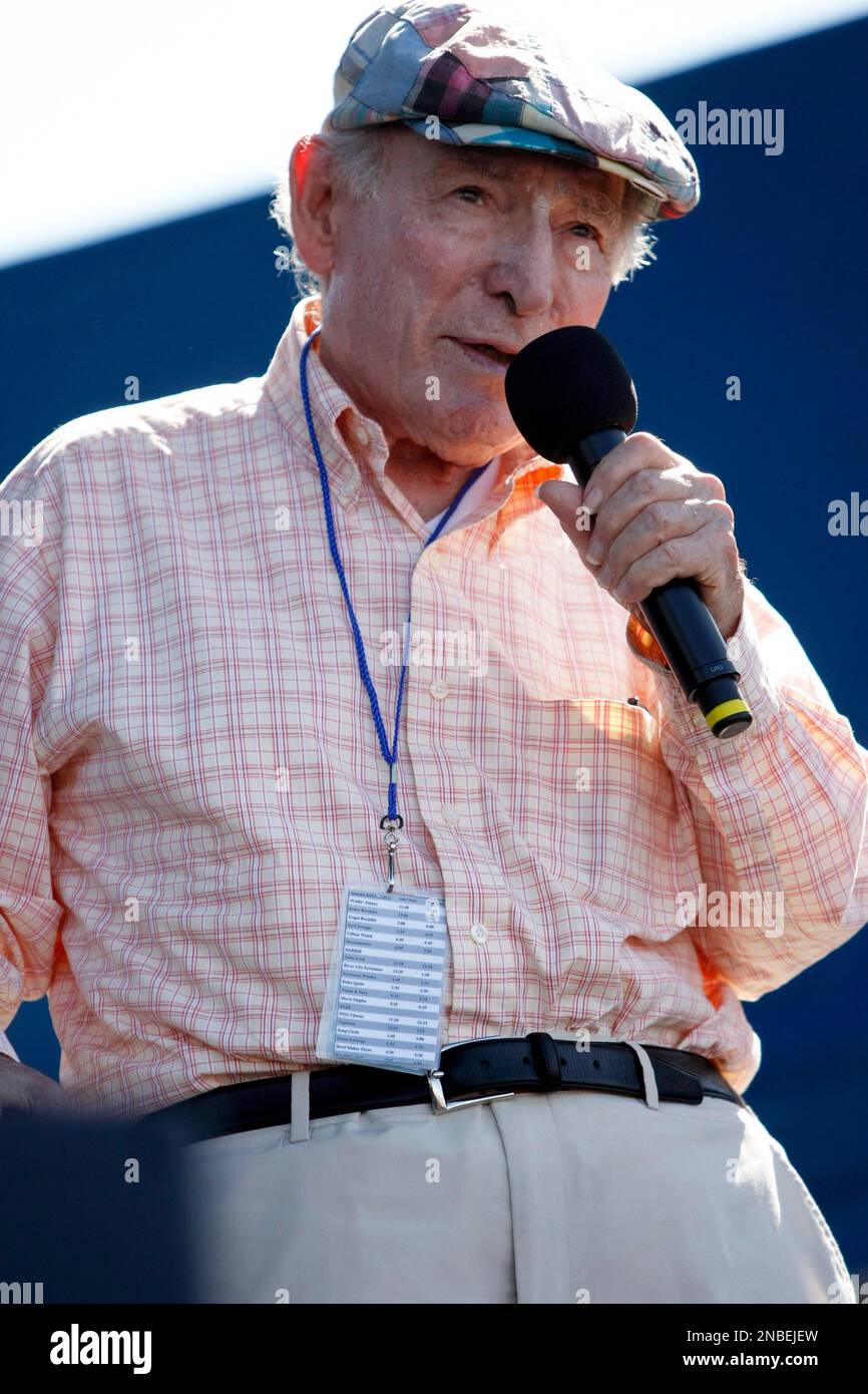 George Wein introduces Earl Scruggs at the Newport Folk Festival in ...