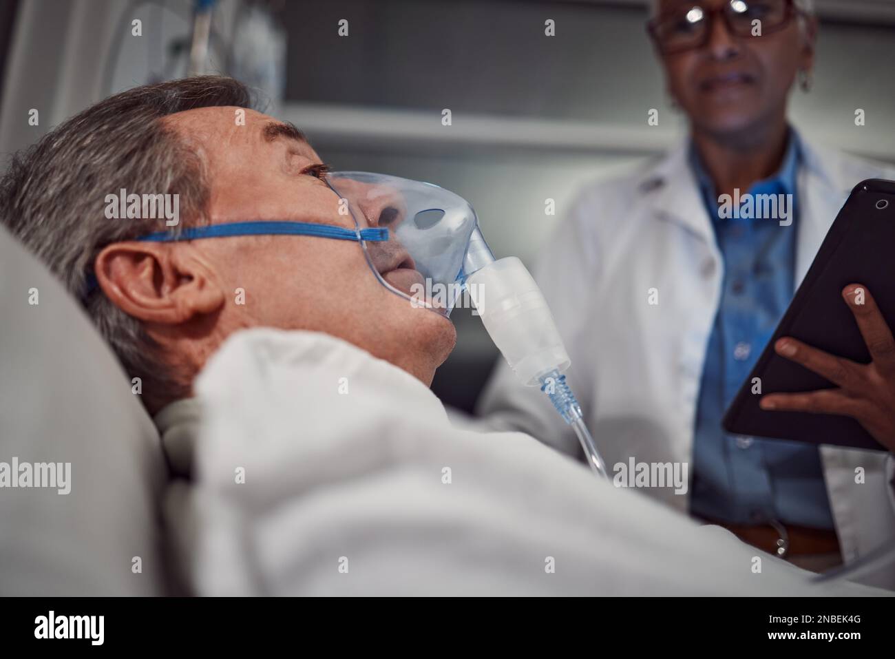 Man hospital respirator bed hi-res stock photography and images - Alamy
