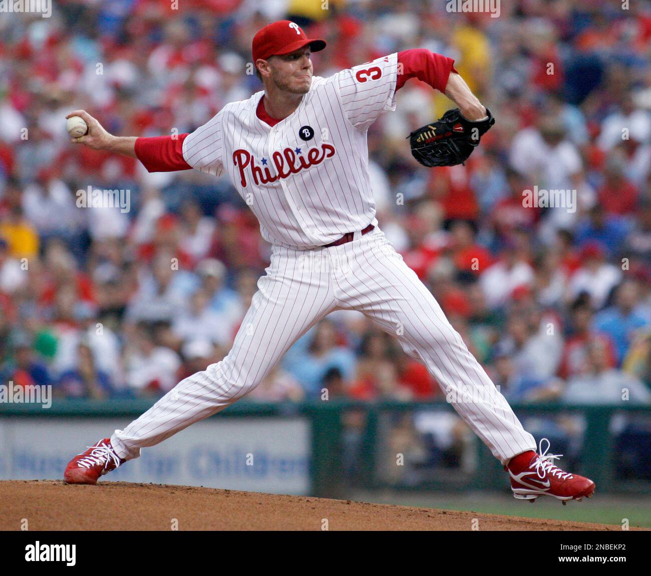 Philadelphia Phillies starting pitcher Roy Halladay throws against the ...