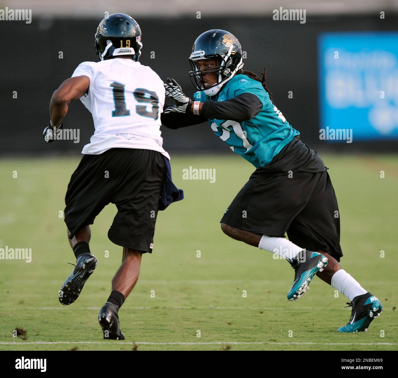 Jacksonville Jaguars cornerback Rashean Mathis, right, covers receiver ...