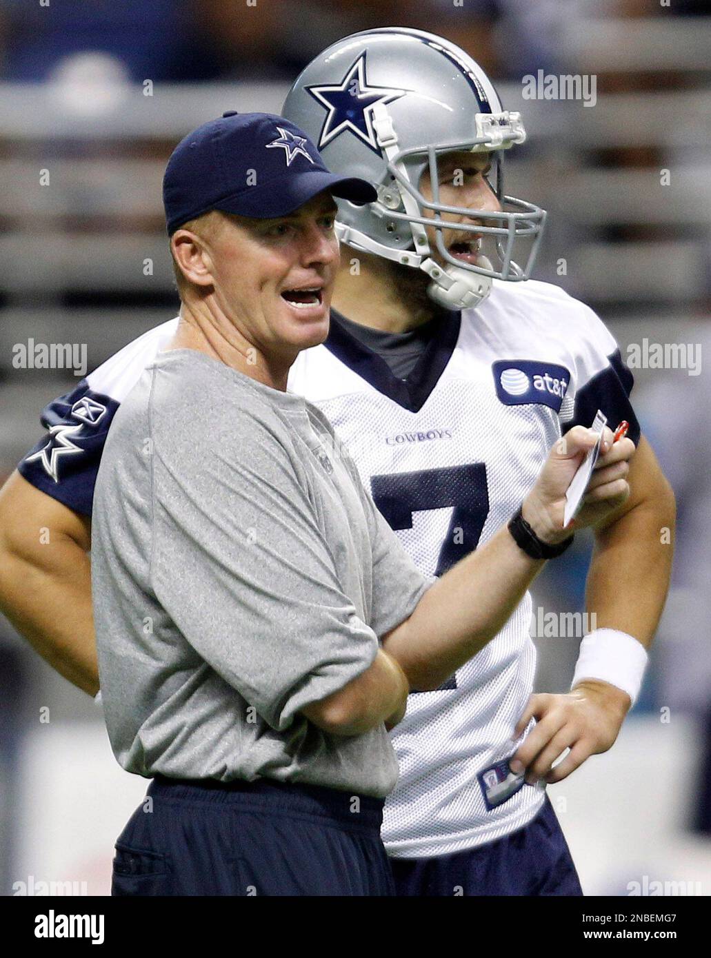 Dallas Cowboys coach Jason Garrett, left, talks with backup quarterback ...