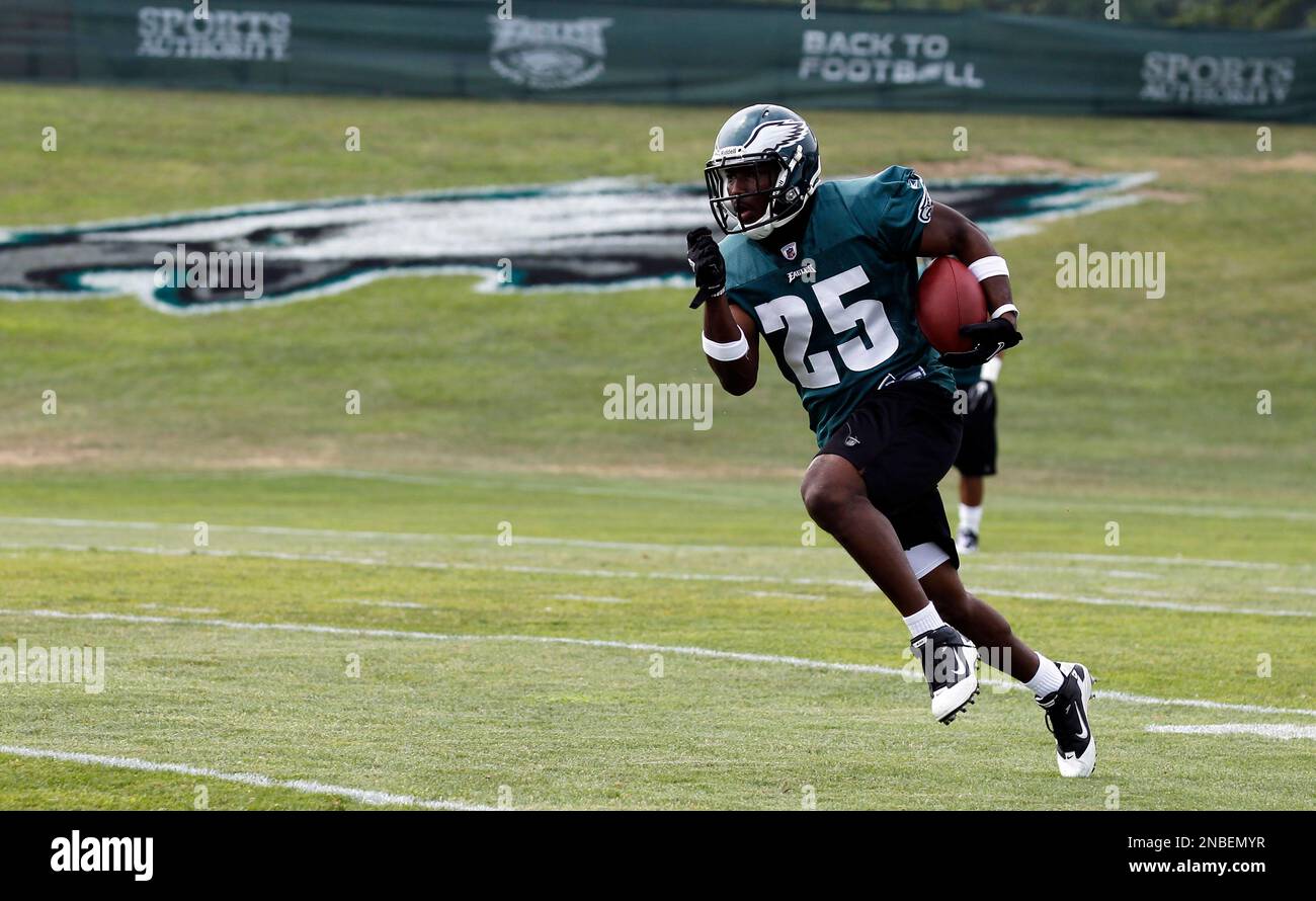 Philadelphia Eagles running back LeSean McCoy runs with ball during an ...