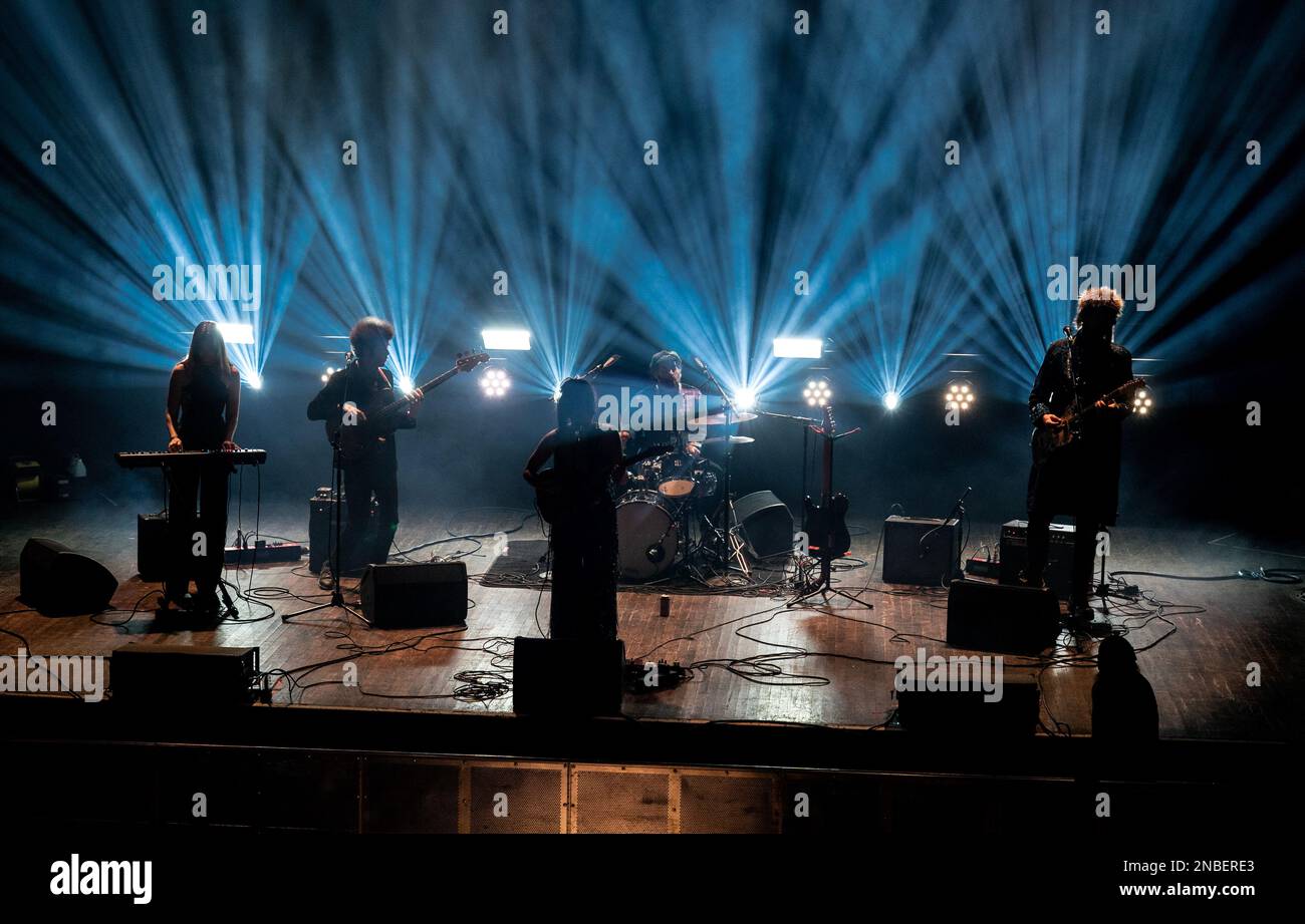 Breanna Barbara and band perform on runway for Cucculelli Shaheen ...