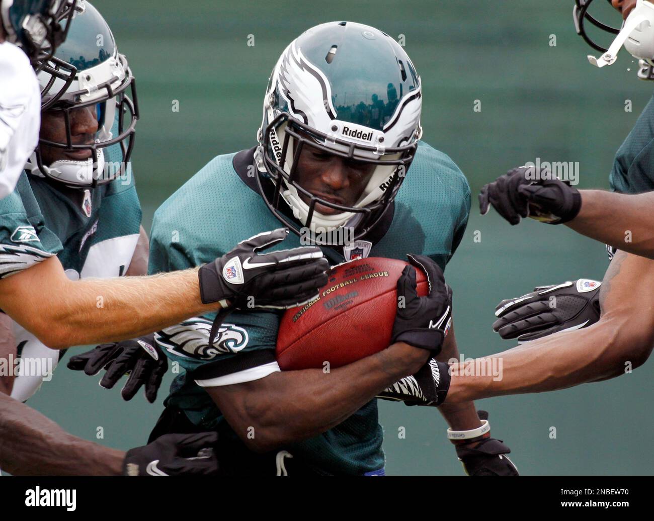 Philadelphia Eagles running back Noel Devine runs with the ball during ...