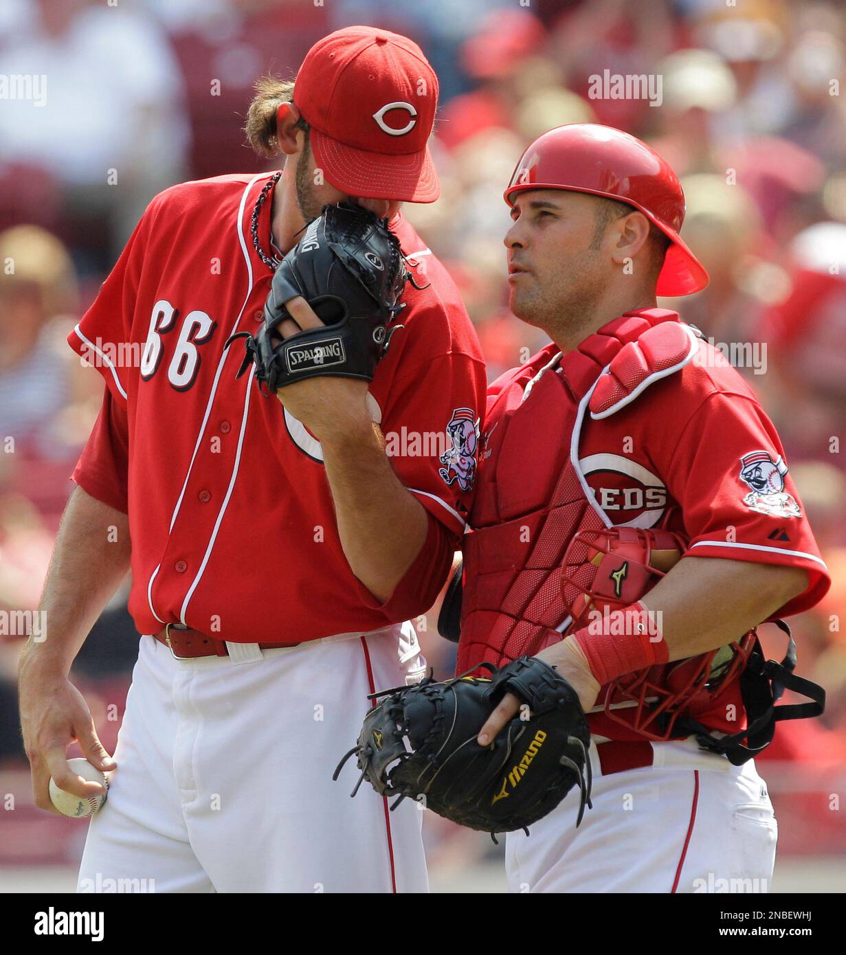 Cincinnati Reds catcher Ramon Hernandez, right, talks with relief ...
