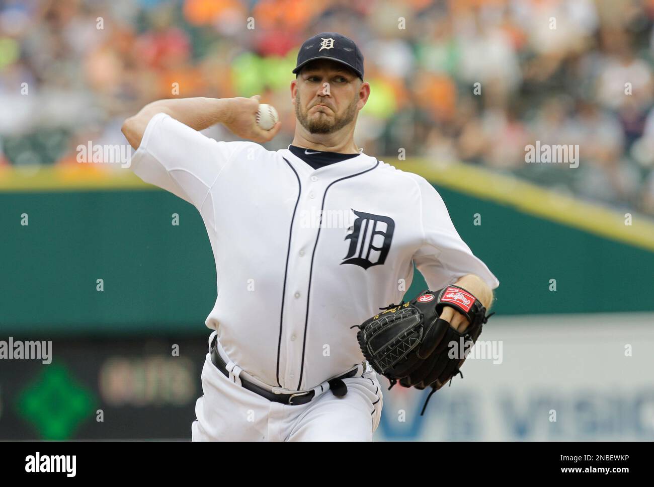Detroit Tigers pitcher Brad Penny throws against the Los Angeles Angels ...