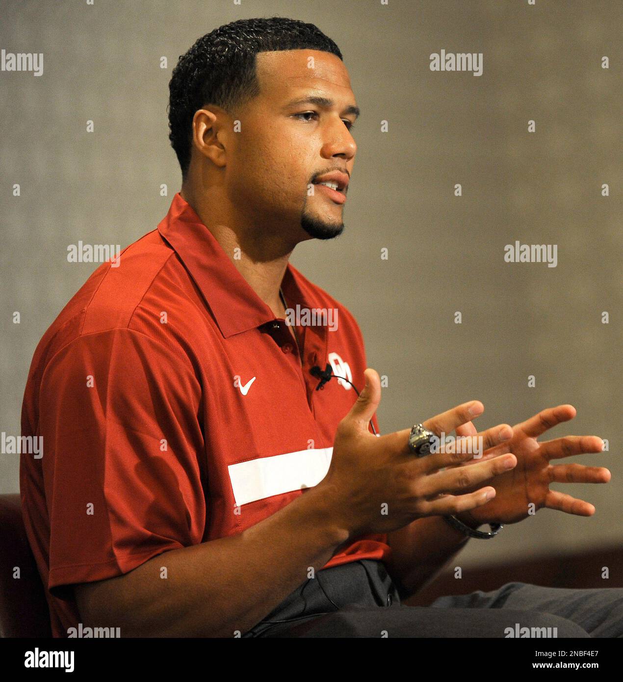 Oklahoma linebacker Travis Lewis during the NCAA college football Big ...