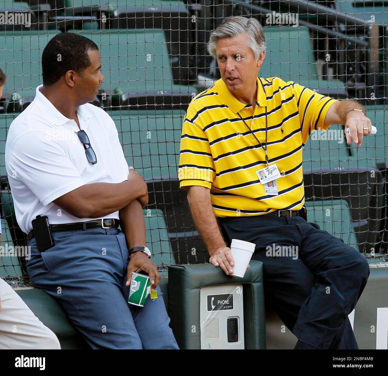 Chicago White Sox general manager Kenny Williams, left, listens to ...
