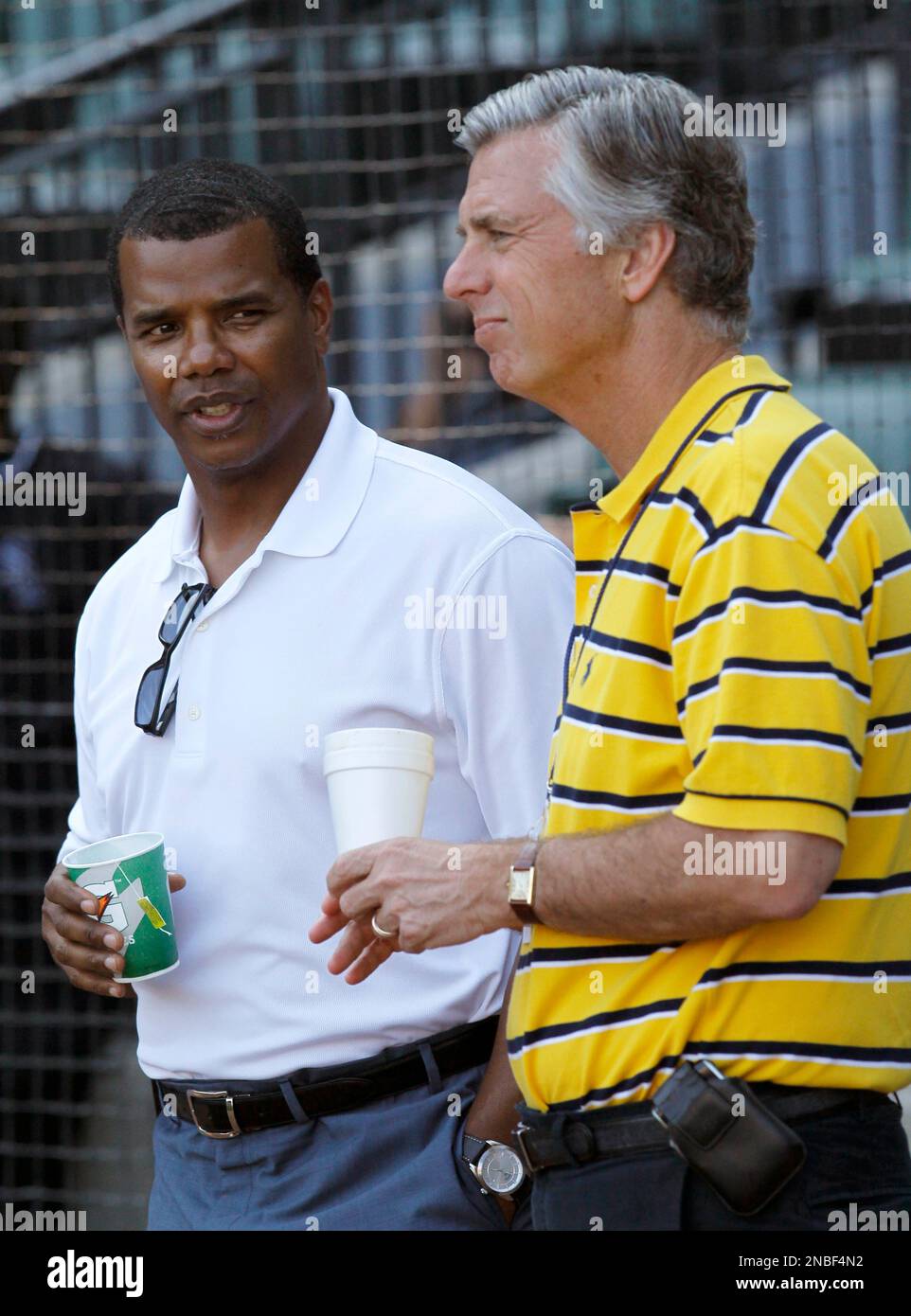 Chicago White Sox general manager Kenny Williams, left, listens to ...