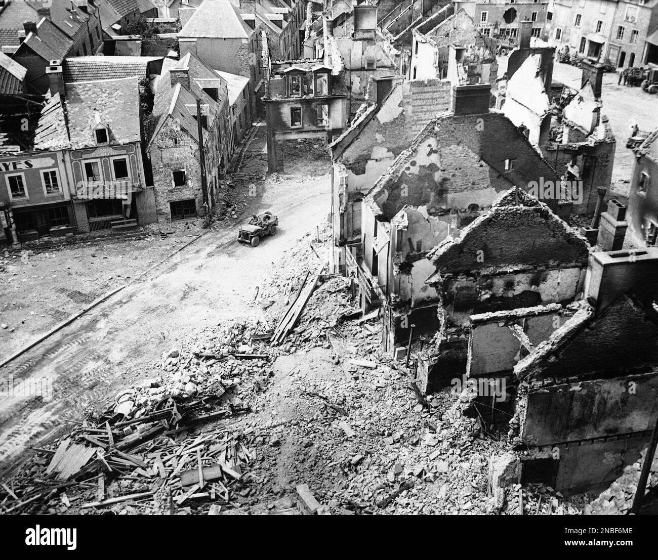 Damaged destruction emergencies and disasters war building exterior hi ...