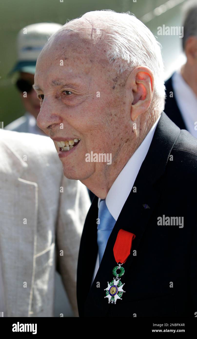 Henry "Sandy" McMurray, of Seattle, who was a U.S. Air Force B-17 ...