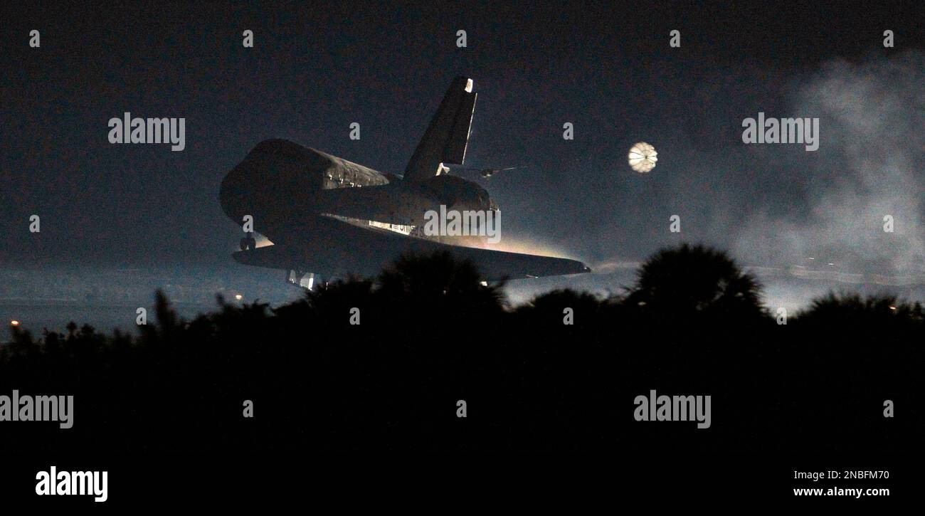 Space shuttle Atlantis lands at the Kennedy Space Center in Cape ...