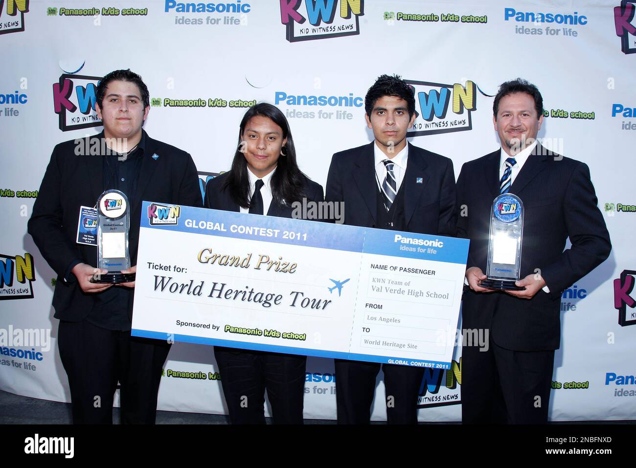 Grand prize award recipients (L-R) student Nicholas Rodriguez, Alex ...