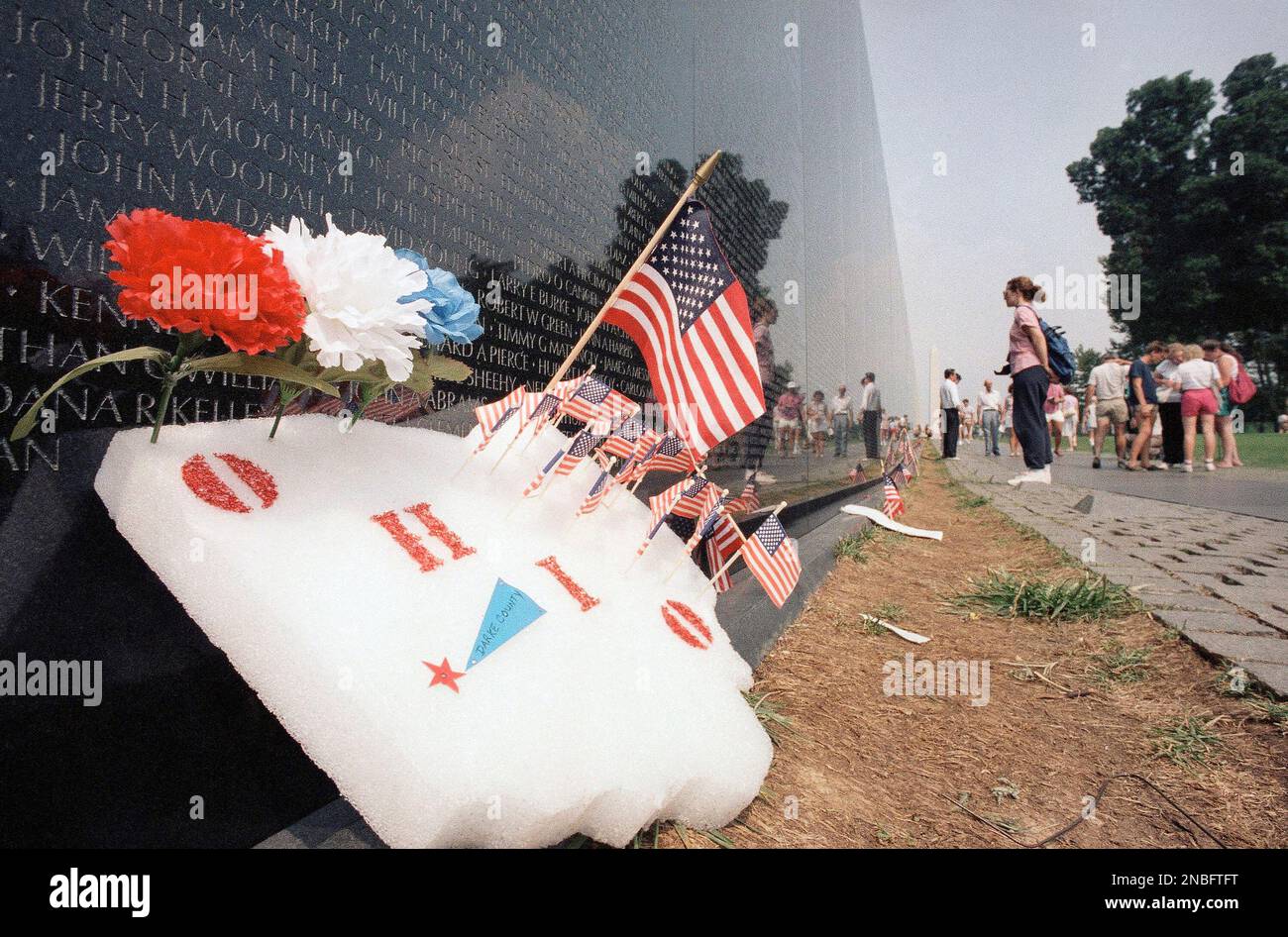 Vietnam Memorial, and the things left at the memorial which are ...