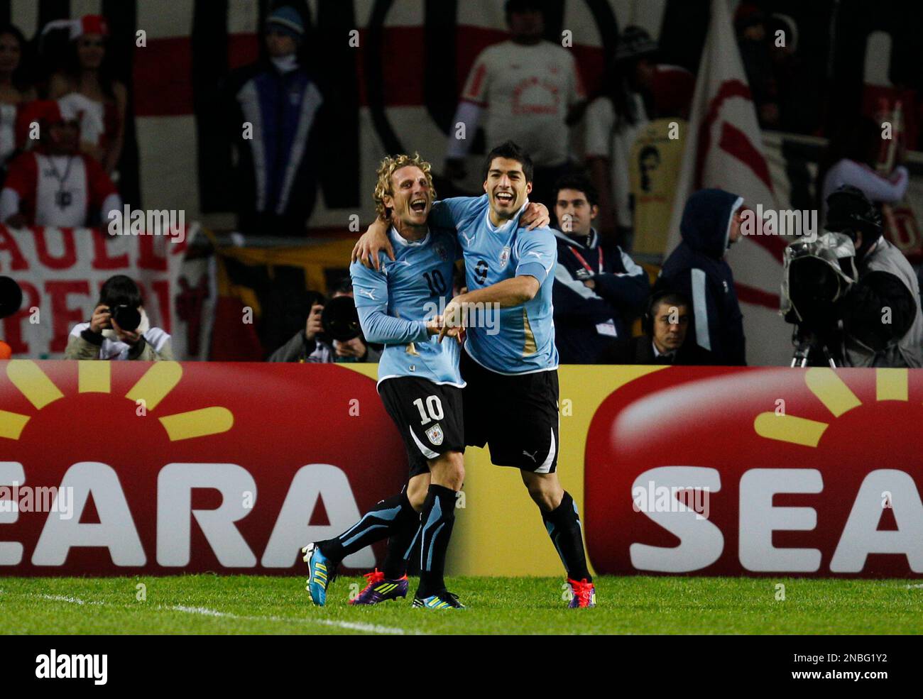 Uruguay's Luis Suarez, right, and teammate Diego Forlan celebrate after ...