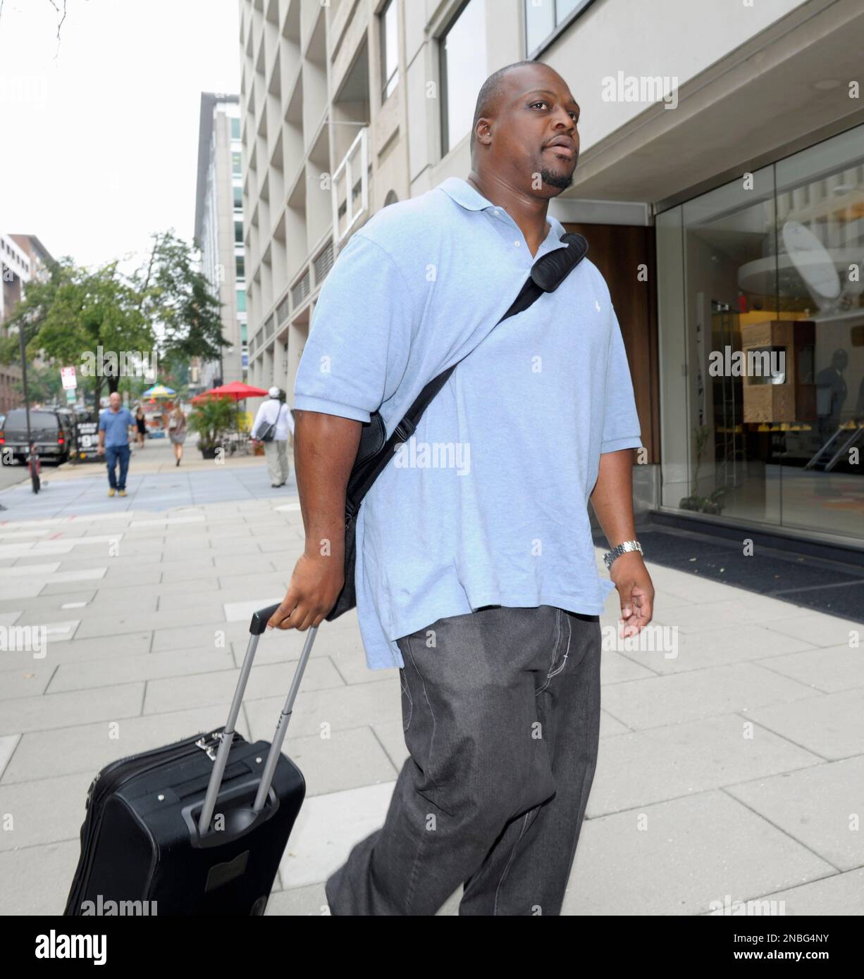 Brian Waters of the Kansas City Chiefs arrives at the NFL Players ...