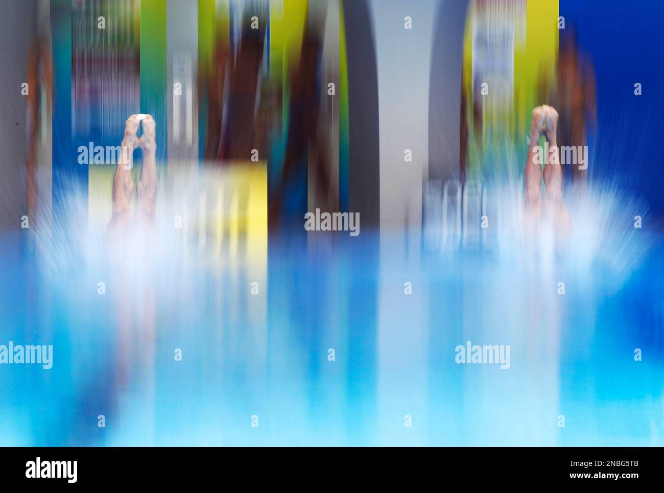 Yahel Castillo and Julian Sanchez of Mexico dive during the men's 3m ...