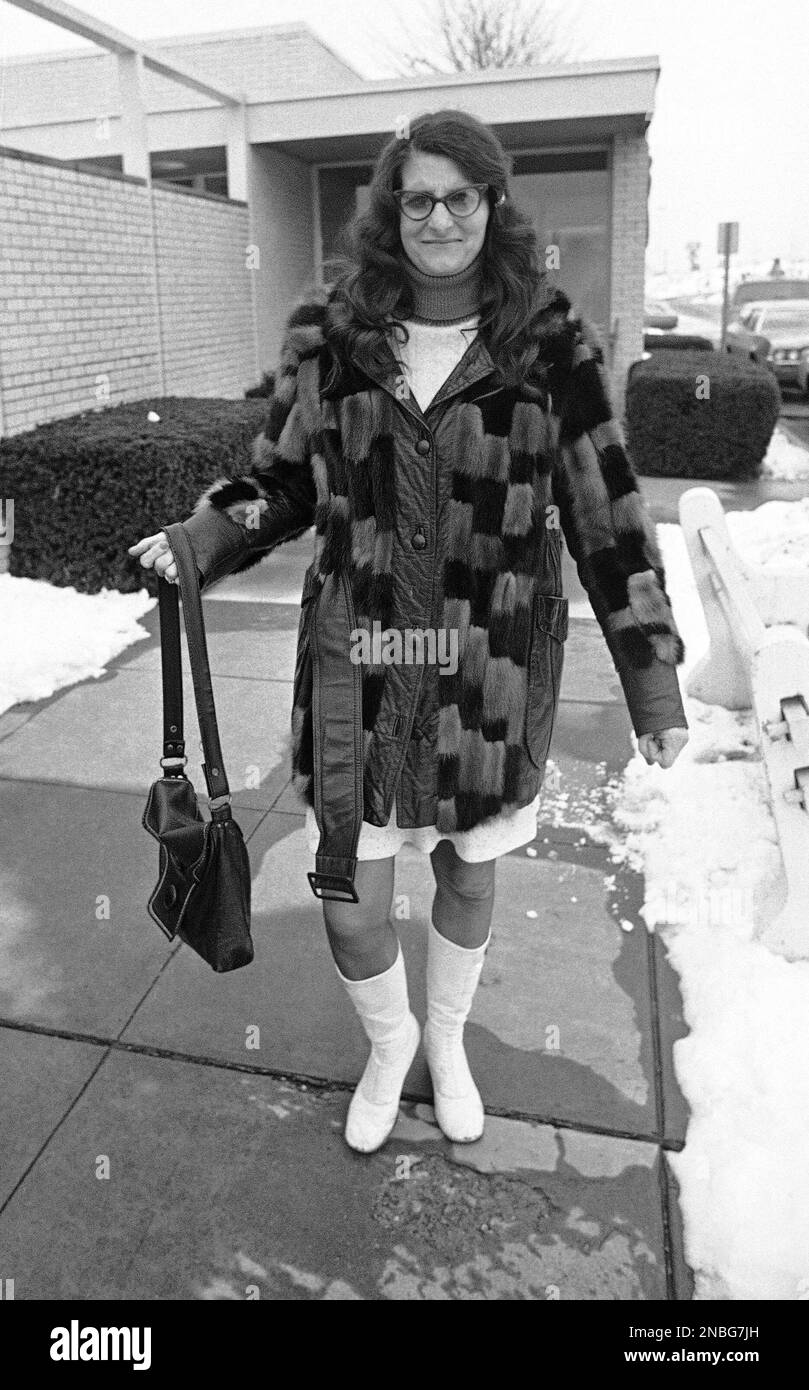 Mrs. Elizabeth Kallinger of Philadelphia leaves Dauphin County Prison ...