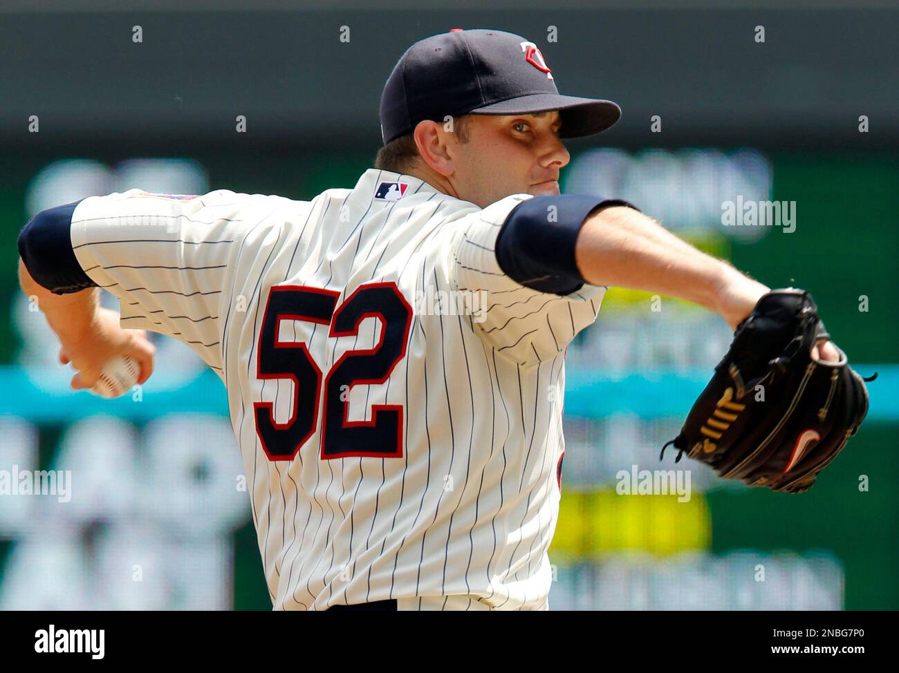 Minnesota Twins pitcher Brian Duensing shown in a baseball game Sunday ...