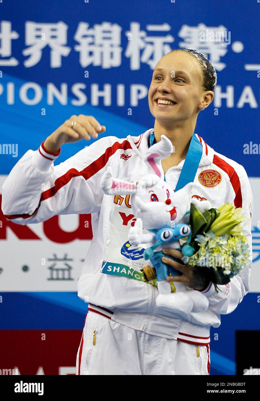 Russia's Natalia Ishchenko celebrates after winning the gold medal in ...