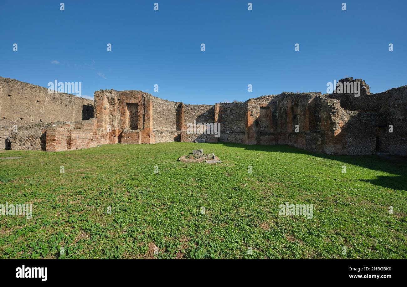 Santuario dei lari pubblici hi-res stock photography and images - Alamy