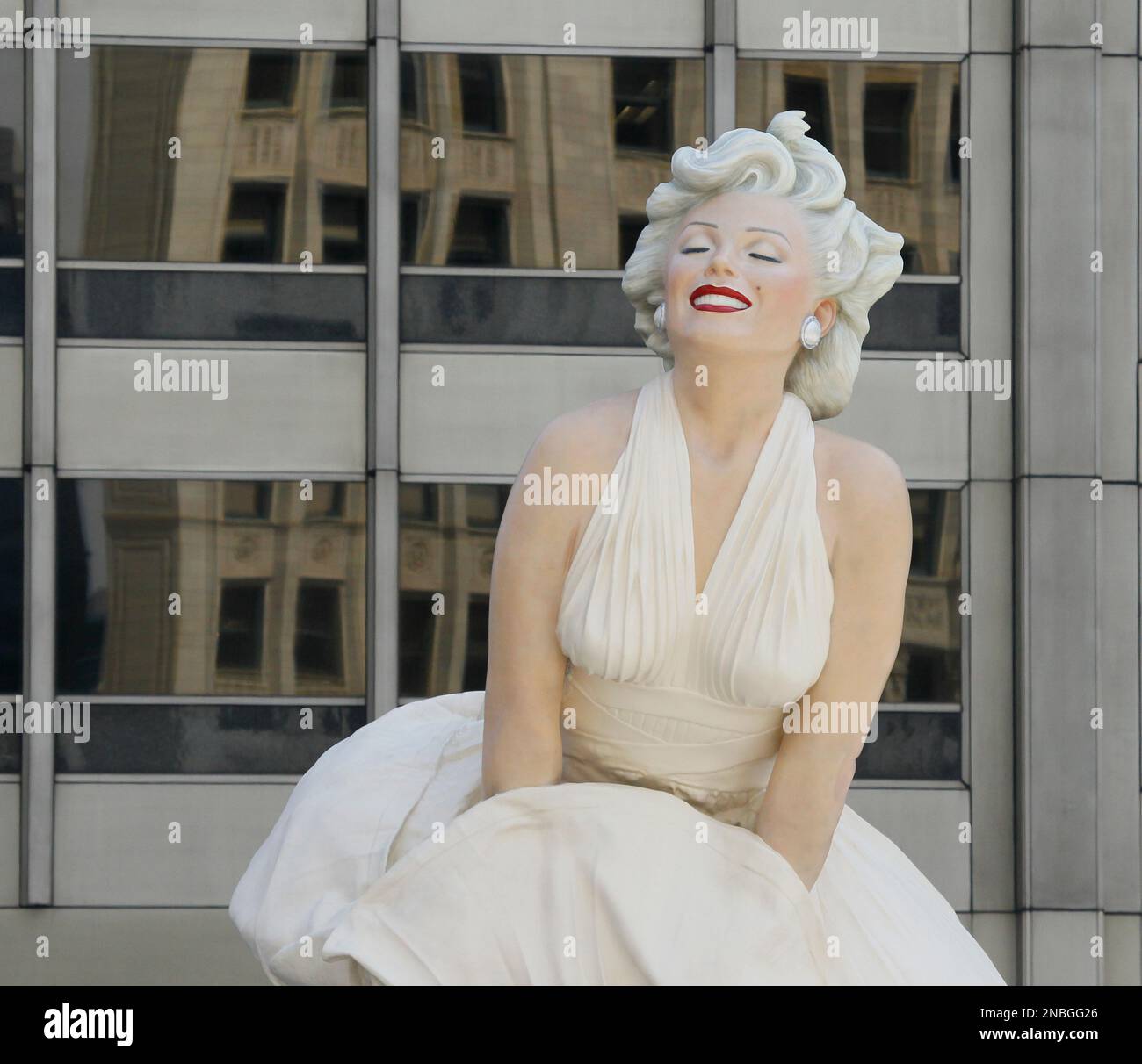 The face of Marilyn Monroe smiles on Seward Johnson's 26-foot-tall ...