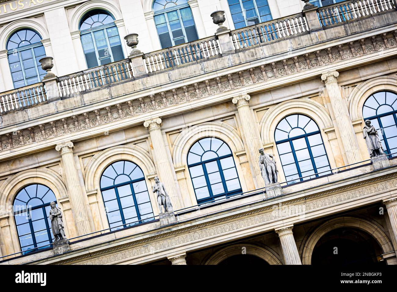 Hanover state opera house hi-res stock photography and images - Alamy