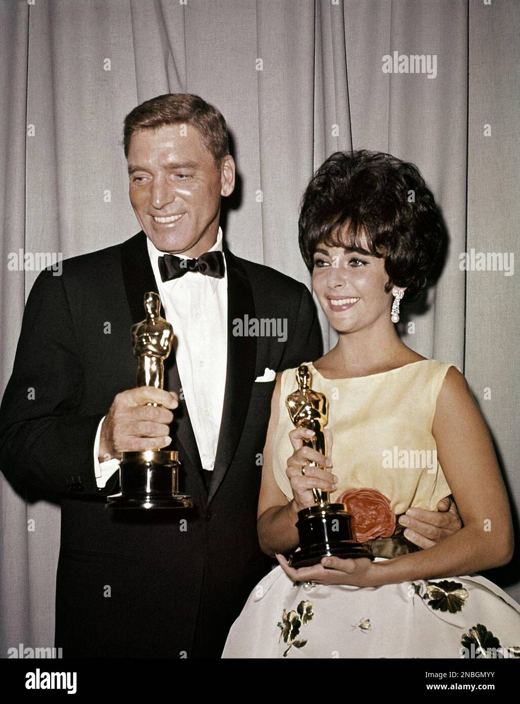 Oscar winners Elizabeth Taylor and Burt Lancaster pose at the 1960 ...