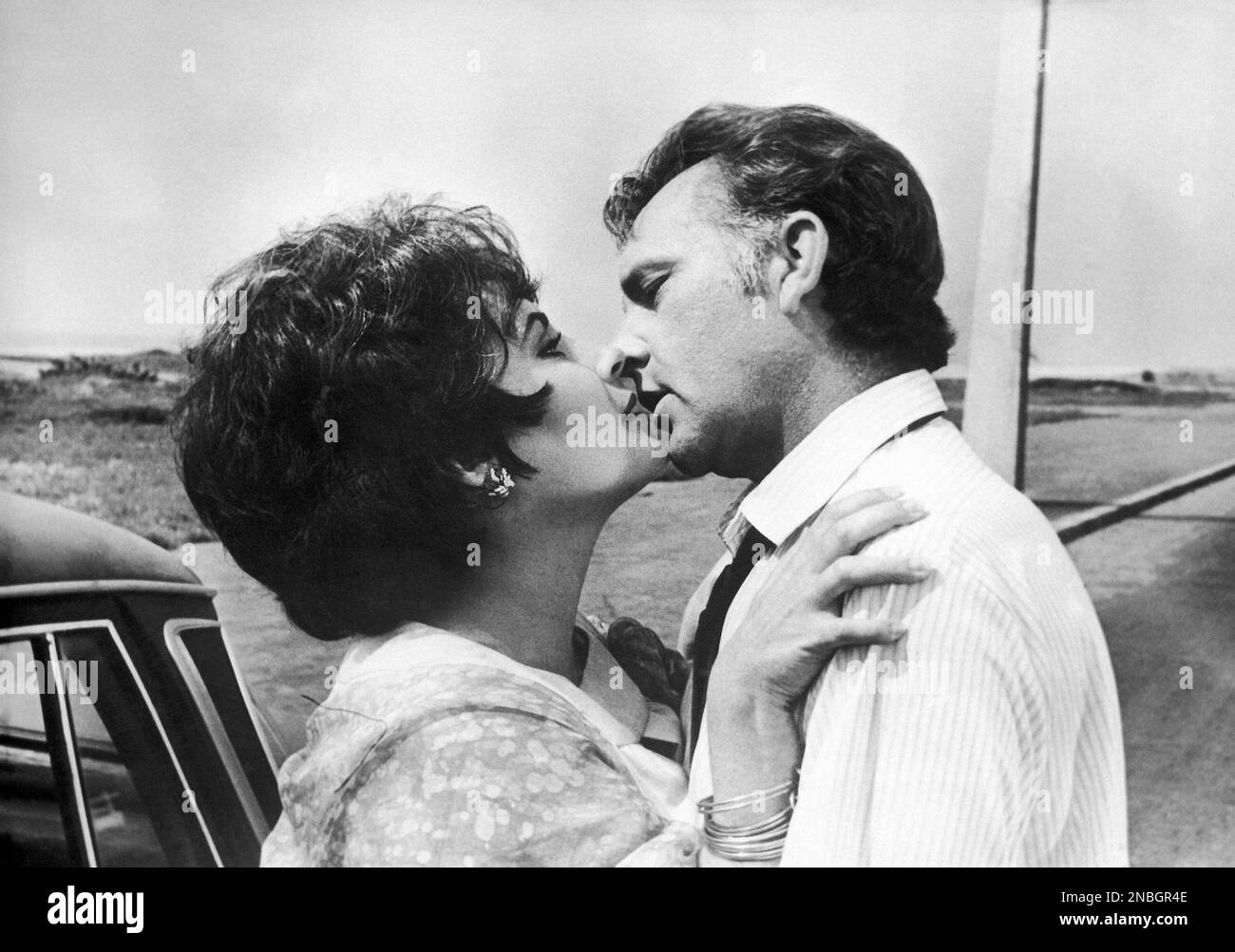 Elizabeth Taylor And Richard Burton Kissing