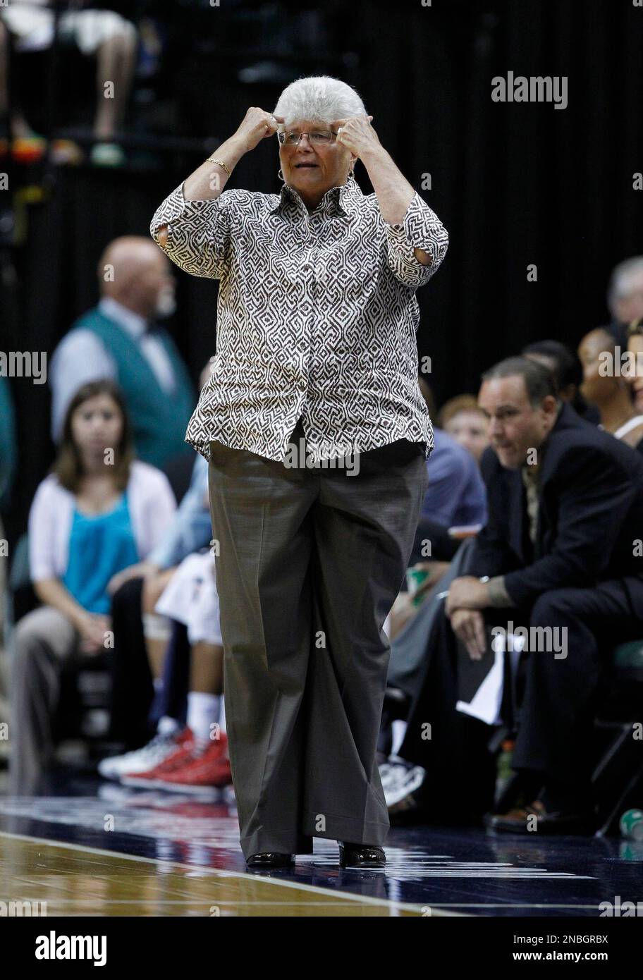 Indiana Fever coach Lin Dunn in the first half of a WNBA basketball ...