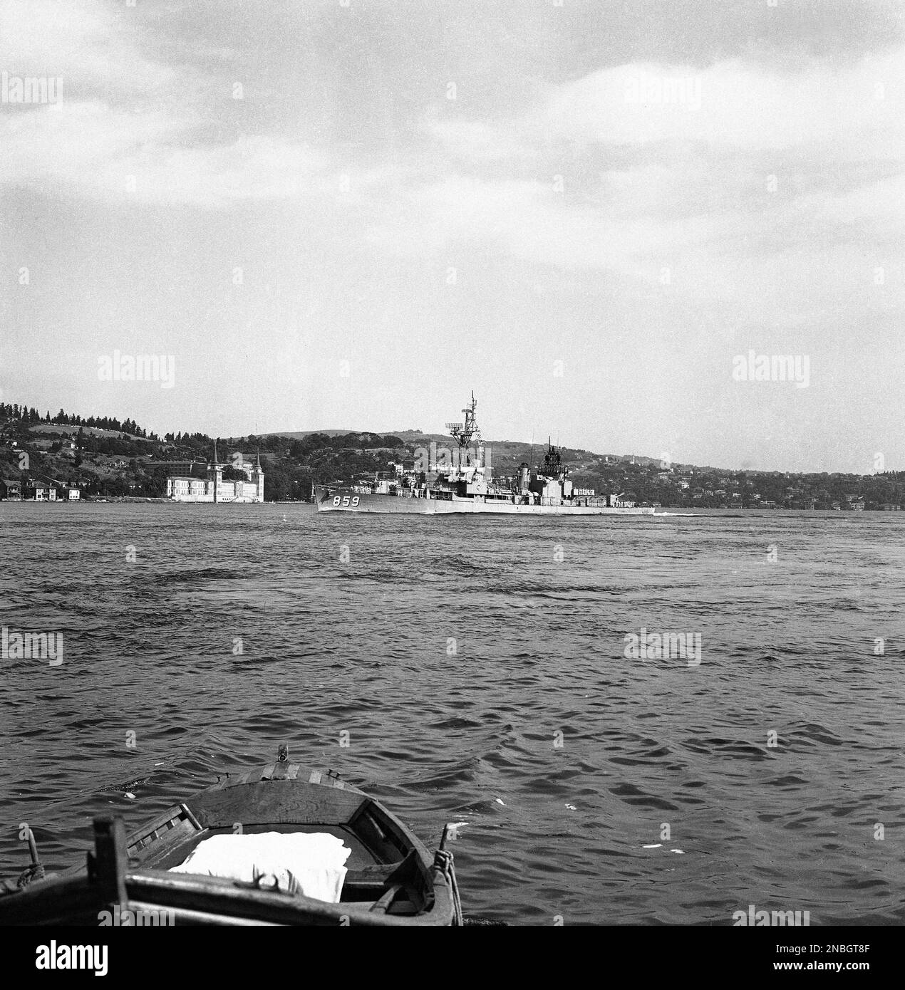 The American warship, the USS Norris, numbered 859 DD, crosses the ...
