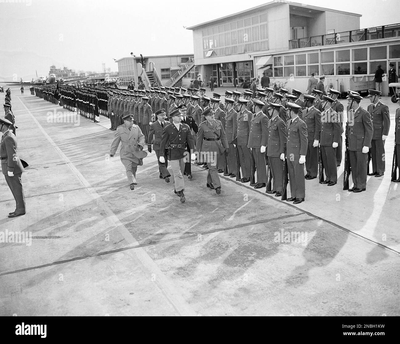 Canadian chiefs of staff review of honor guard of Military Air ...
