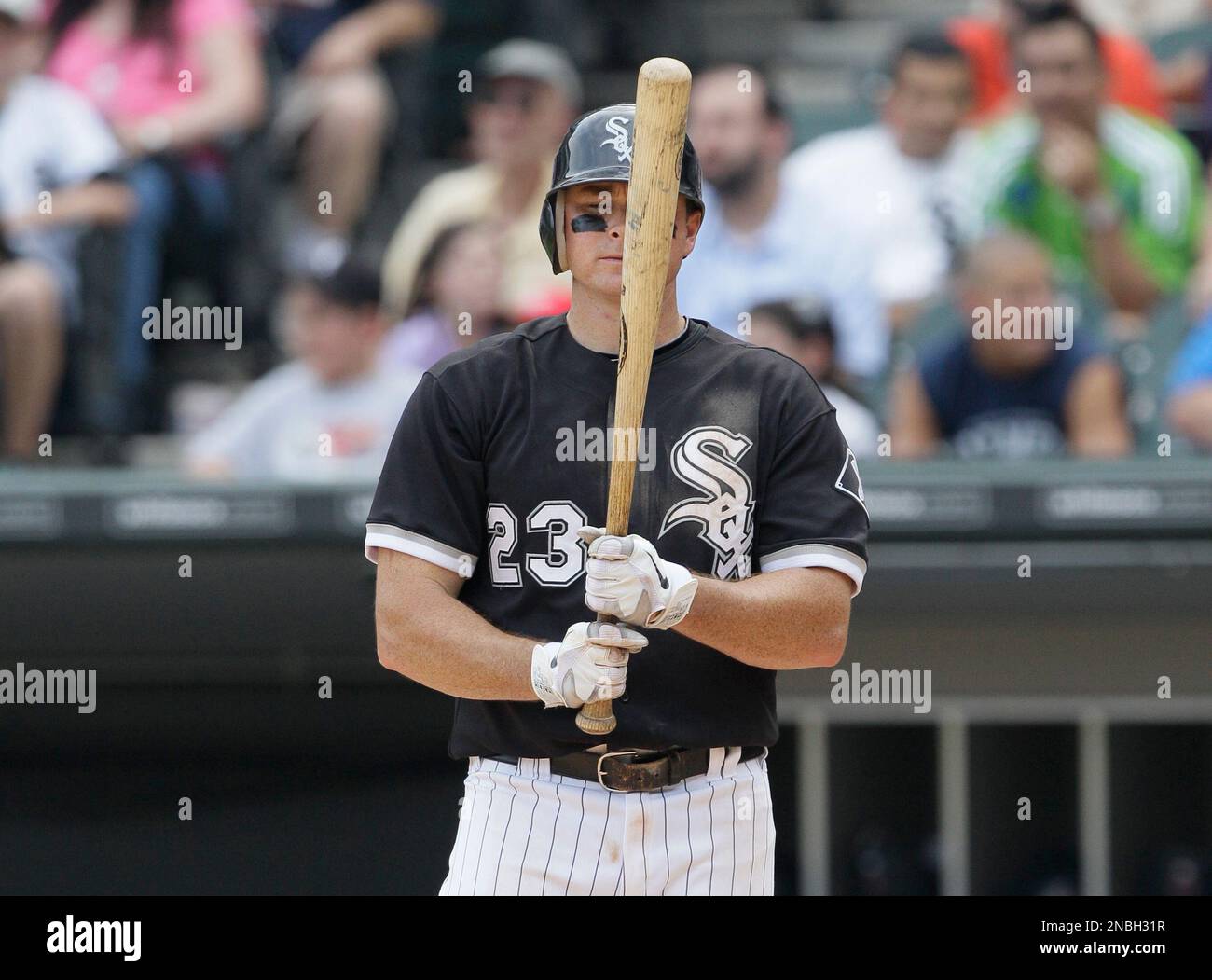 Chicago White Sox's Mark Teahen checks his bat during the ninth inning ...