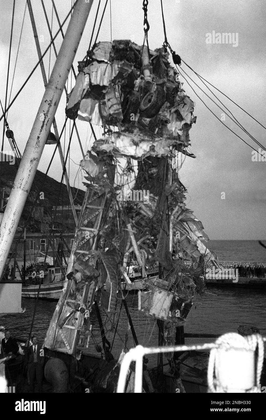 The wrecked cabin of a British Overseas Airways Corporation Comet ...