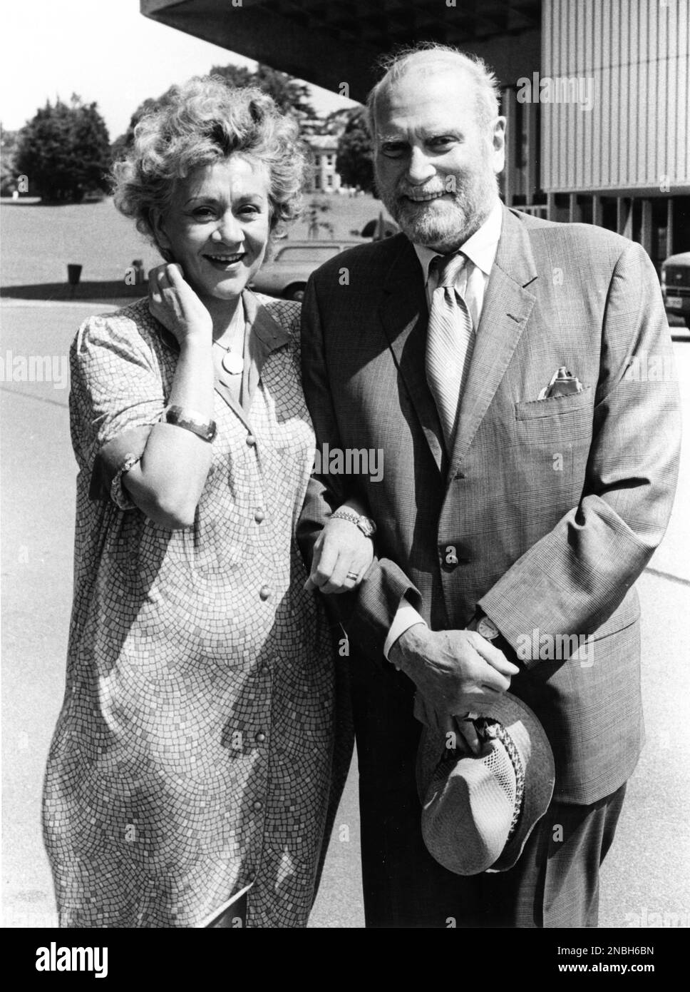 LAURENCE OLIVIER and his wife JOAN PLOWRIGHT outside the Chichester ...